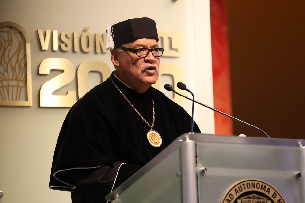 Reciben el Reconocimiento al Mérito Académico de la UANL dos egresados ...